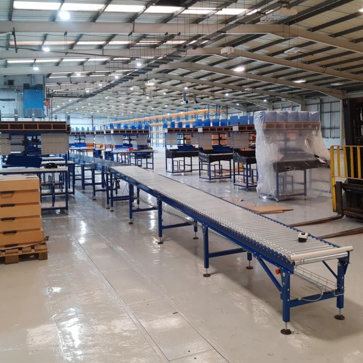 Efficient Packing Benches with Take Away Conveyor Belt for Battery Retailer